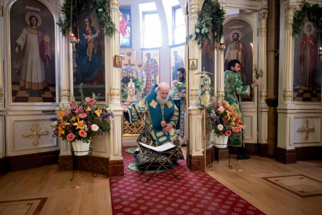 Archbishop of Chicago Celebrates Pentecost at Diocesan Cathedral ...